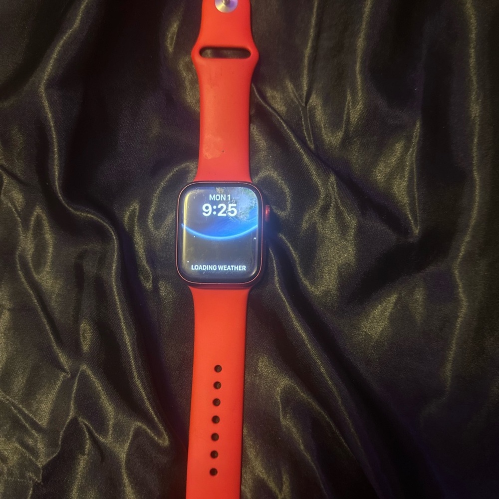 Red Apple Watch Series 7 45mm Screen - Gem